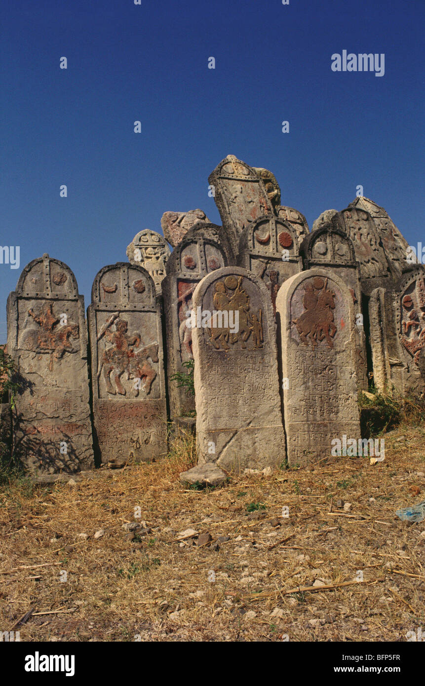 Memorial stones ; palia in memory of dead ; Gujarat ; India ; asia ...