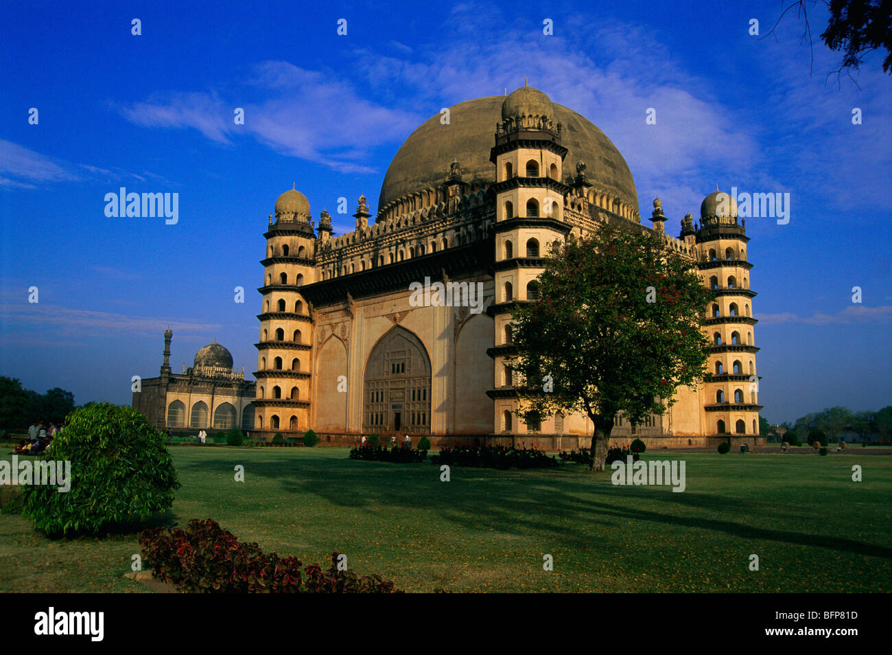 Gol Gumbaz ; Gola Gummata ; Gol Gombadh ; Bijapur ; Vijayapura ...