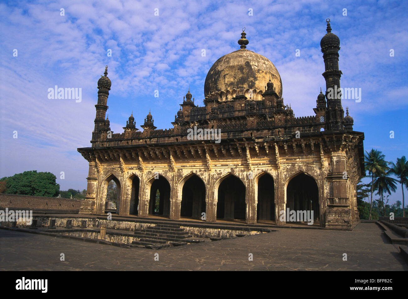 Ibrahim rouza mausoleum hi-res stock photography and images - Alamy