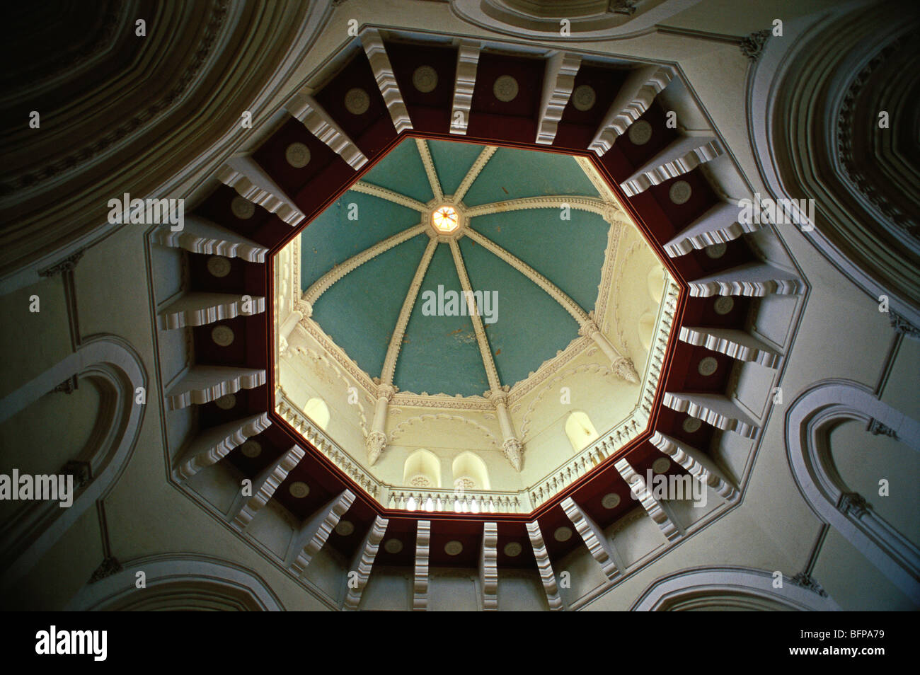 Taj mahal dome interior hi-res stock photography and images - Alamy