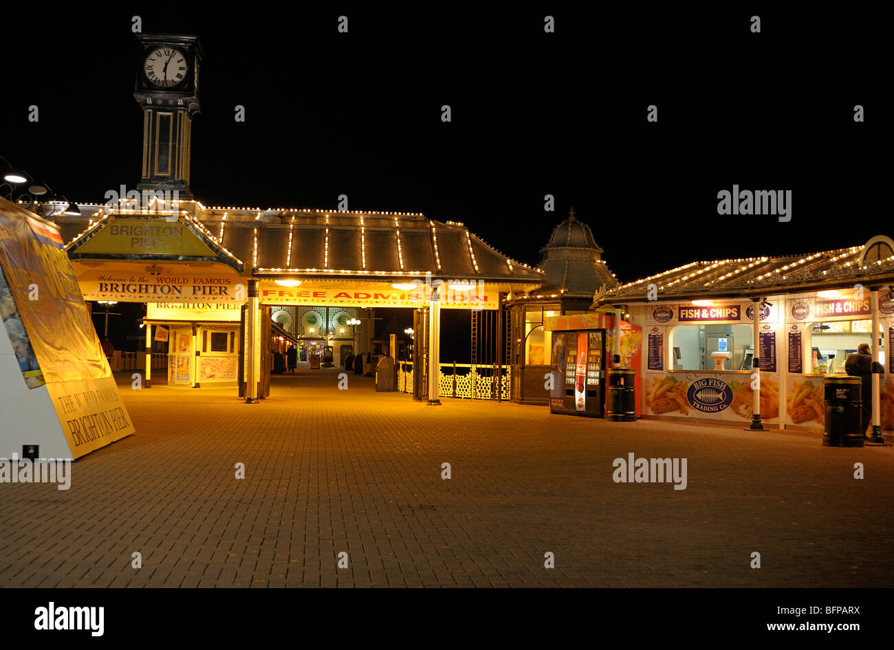 Entrance brighton pier hi-res stock photography and images - Alamy