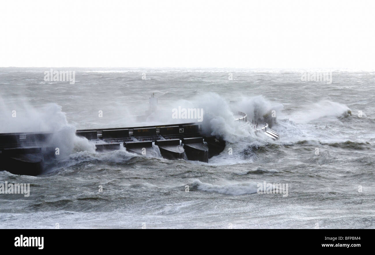 Wind storm windy stormy waves hi-res stock photography and images - Alamy