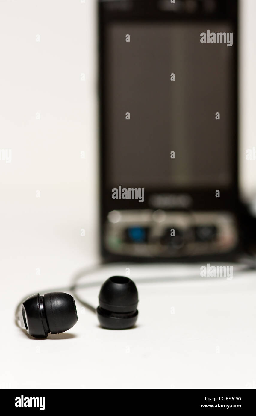 Ear buds hi-res stock photography and images - Alamy