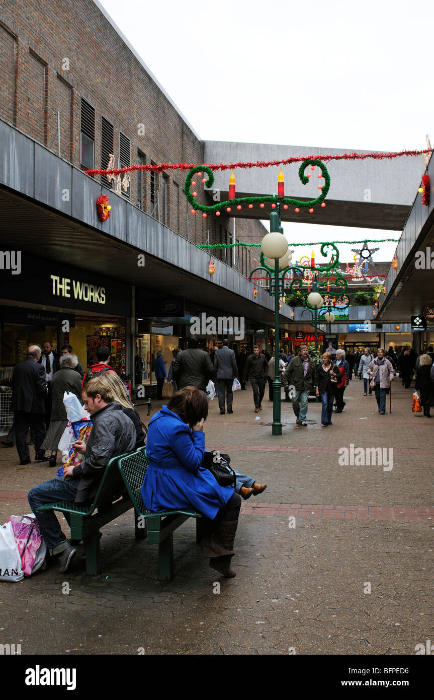 Christmas shoppers and decorations on Old Basing Mall Basingstoke ...