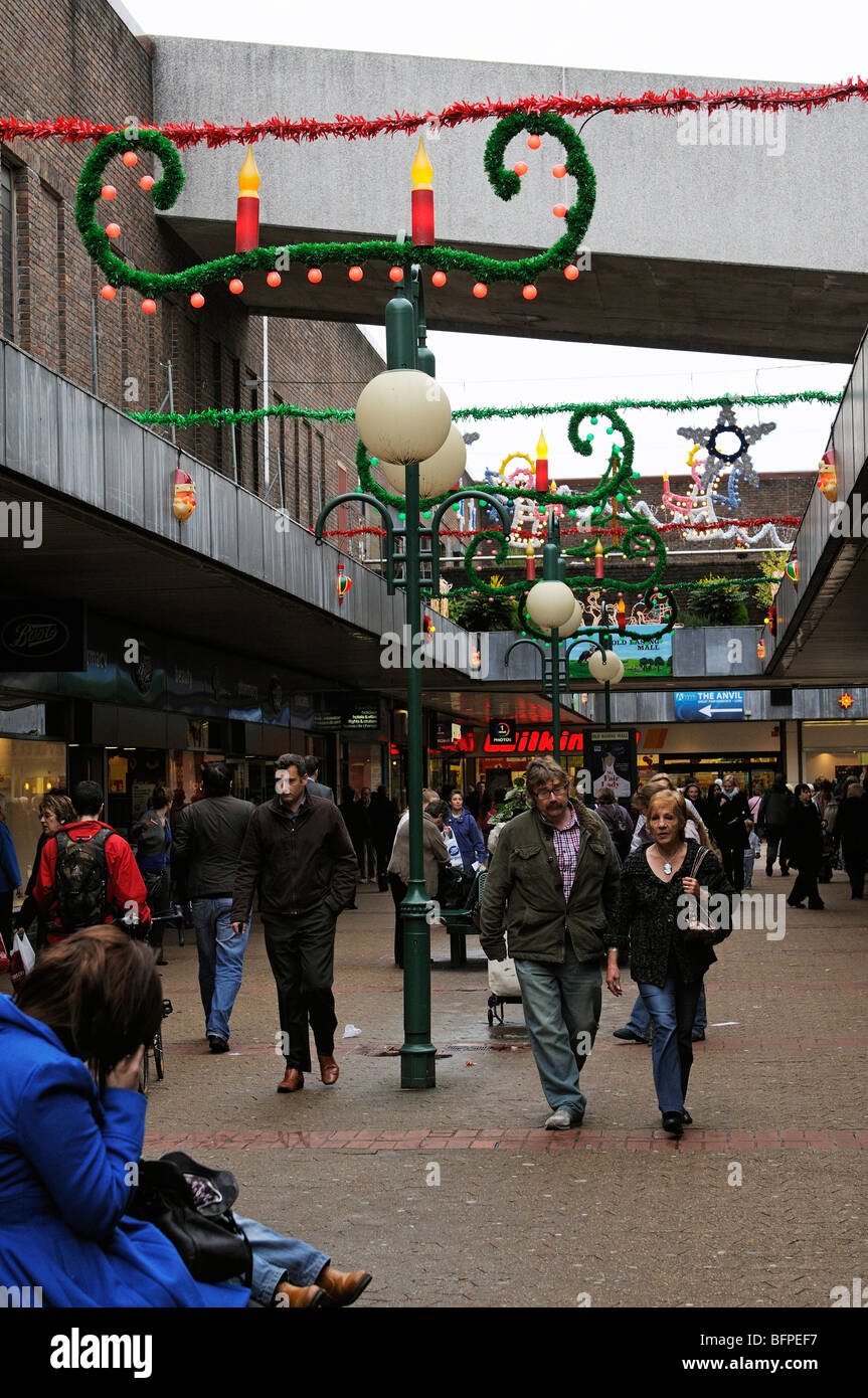 Christmas shoppers and decorations on Old Basing Mall Basingstoke ...