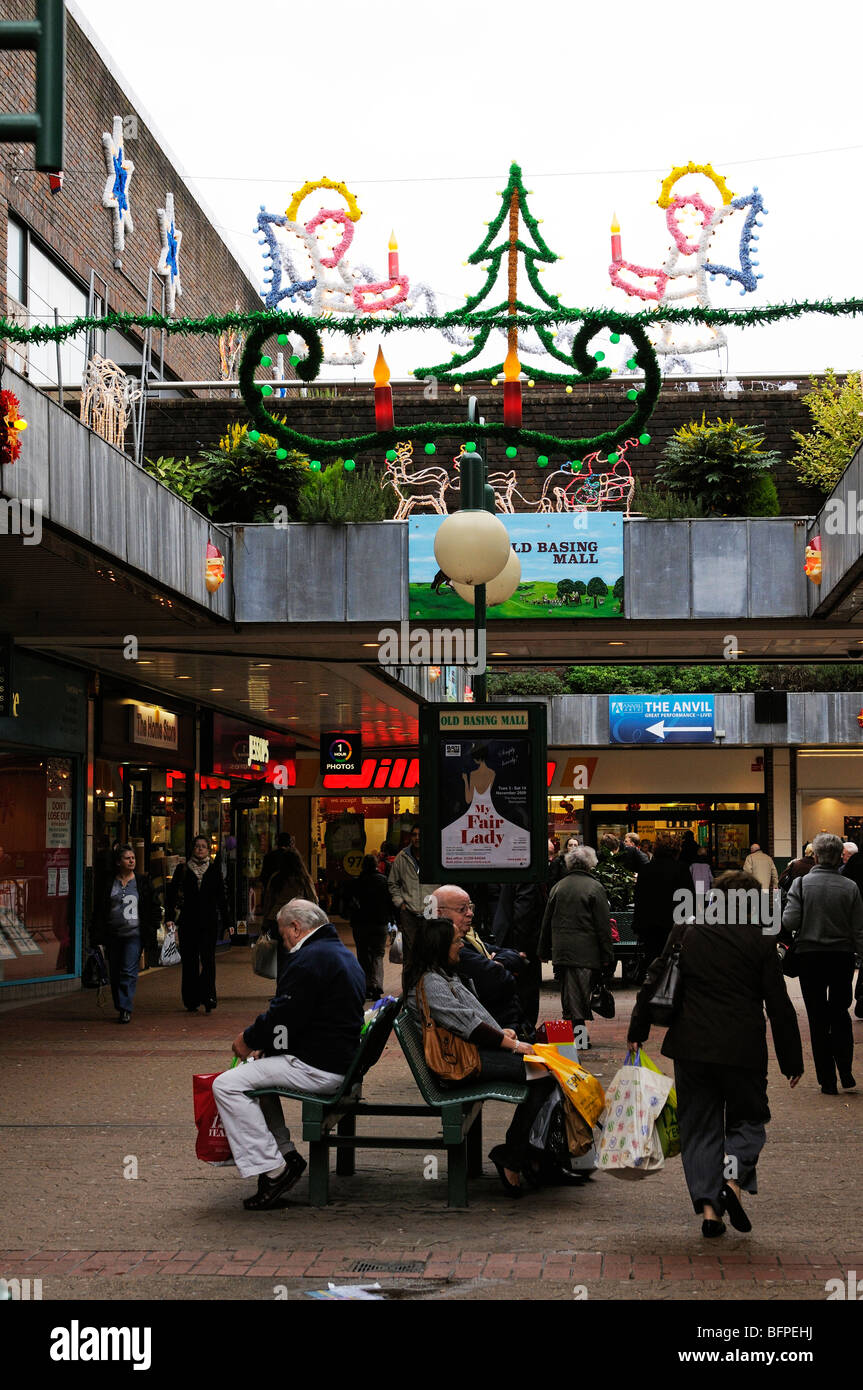 Christmas Shoppers And Decorations On Old Basing Mall Basingstoke christmas-shoppers-and-decorations-on-old-basing-mall-basingstoke