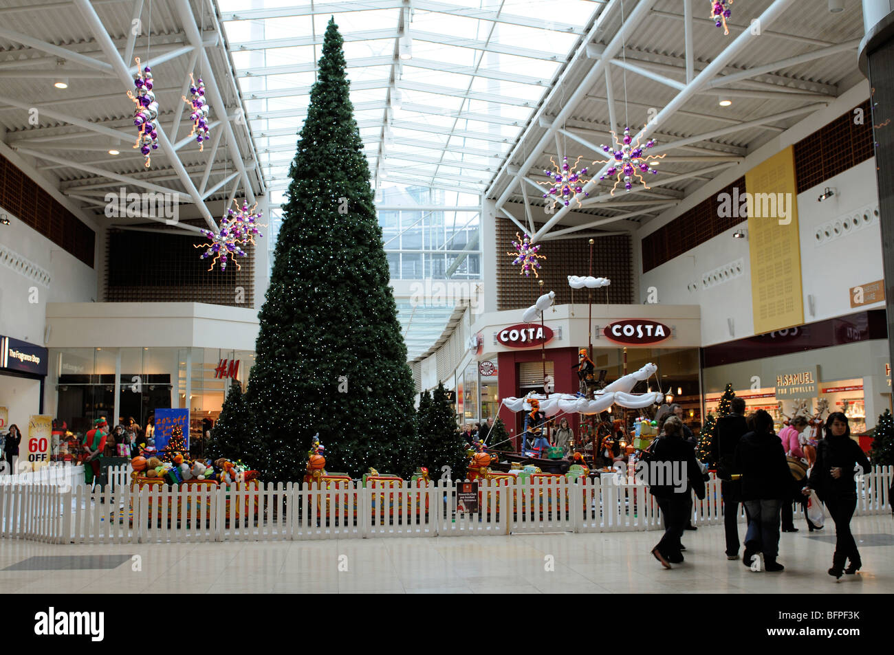 Basingstoke shopping center hi-res stock photography and images - Alamy