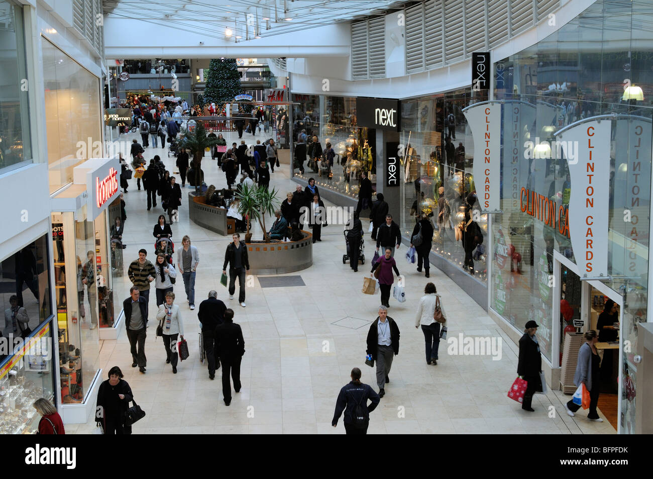 Festival place basingstoke christmas hi-res stock photography and ...