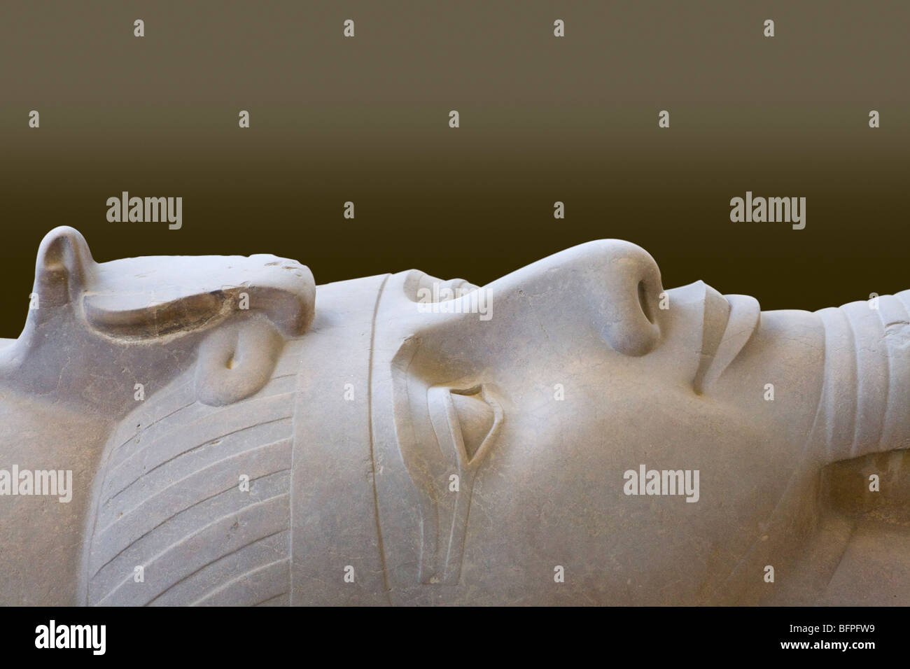 Colossus of king ramses ii hi-res stock photography and images - Alamy