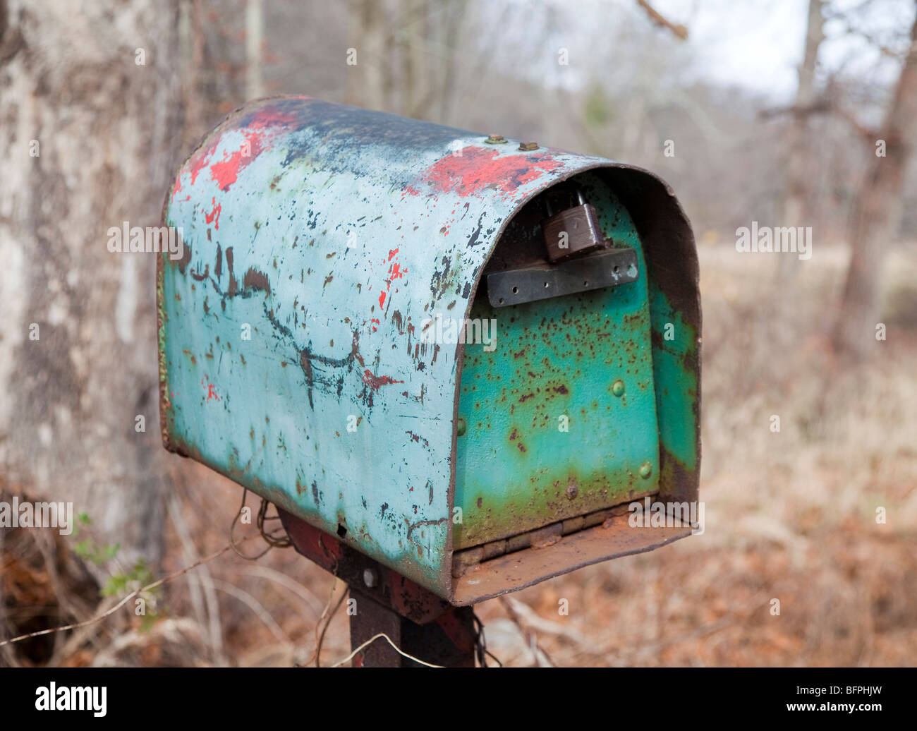 A rusty old mailbox Stock Photo - Alamy