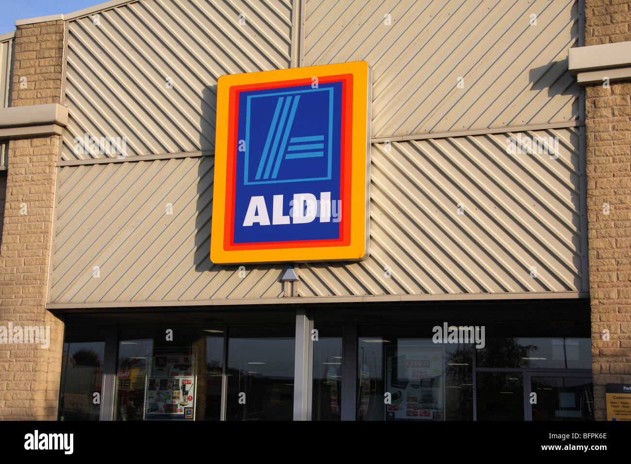 Front of Aldi supermarket, Halifax Stock Photo - Alamy