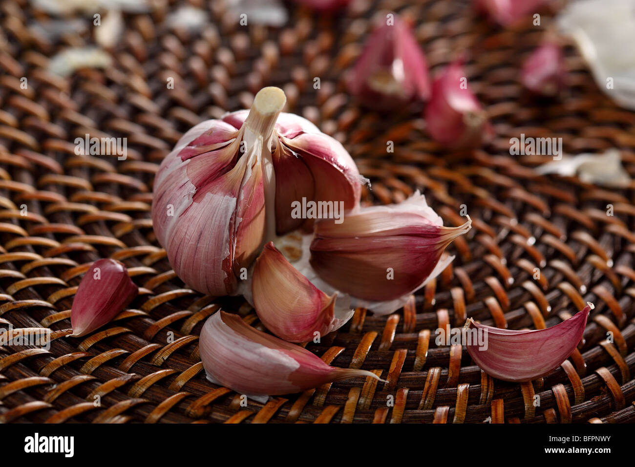 garlic cloves veggie spicy spices nourish nourished nourishing ...