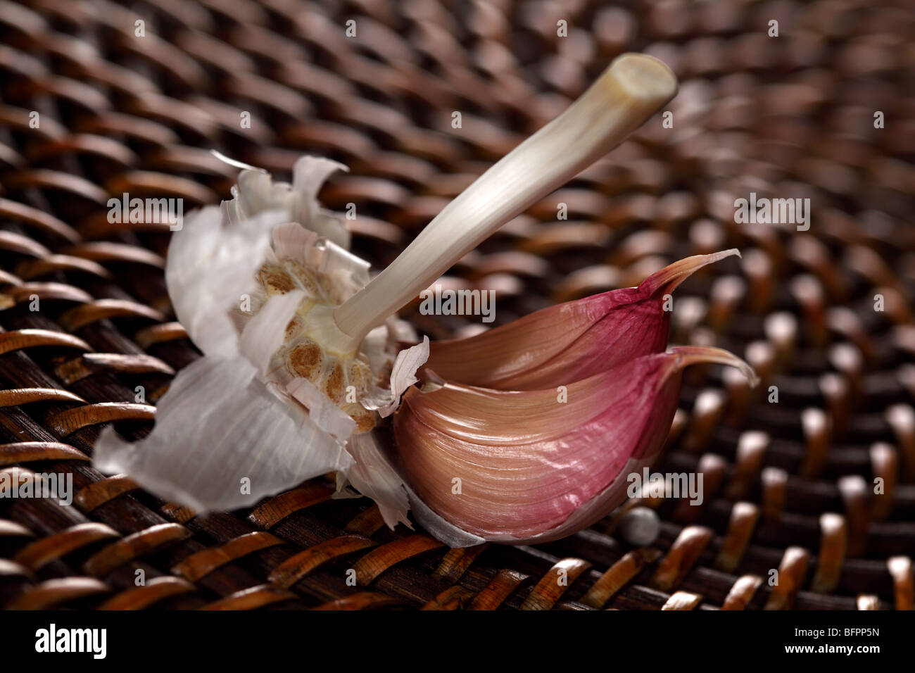garlic cloves veggie spicy spices nourish nourished nourishing ...