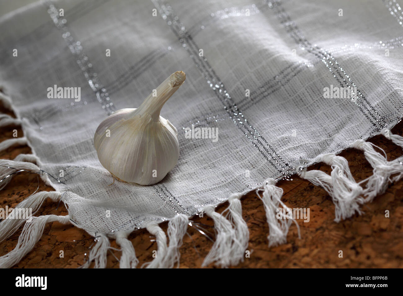 garlic cloves veggie spicy spices nourish nourished nourishing ...