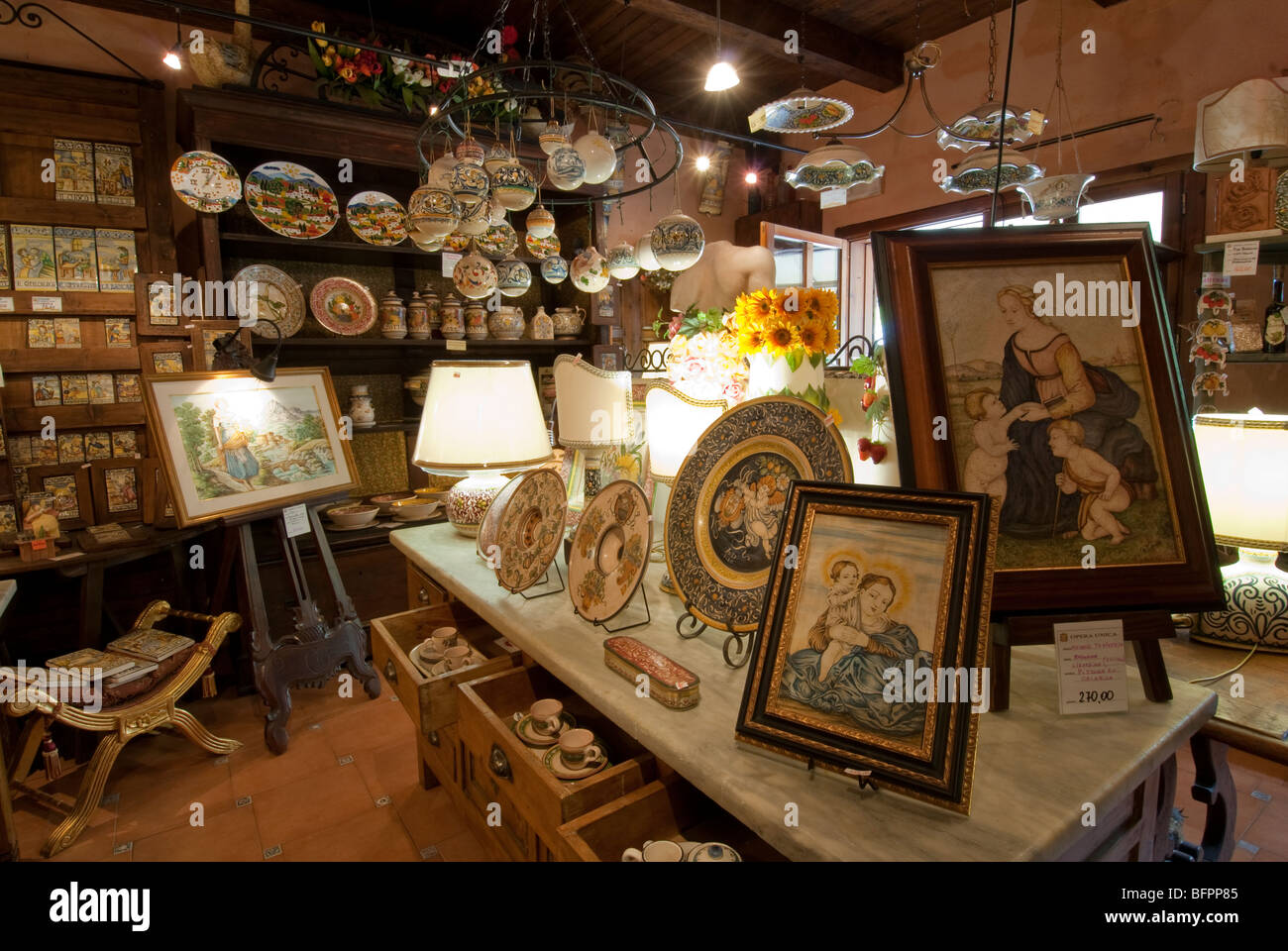 The italian artistic ceramic of Castelli, small town in Abruzzo, Italy ...