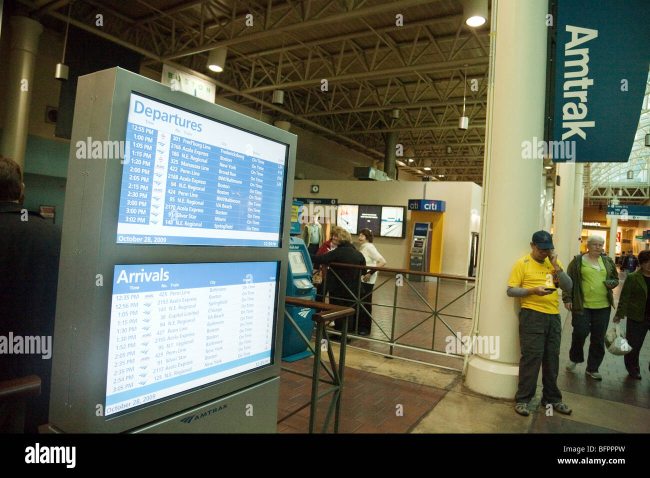 Train Departures and Arrivals sign, Union Station, Washington DC, USA ...