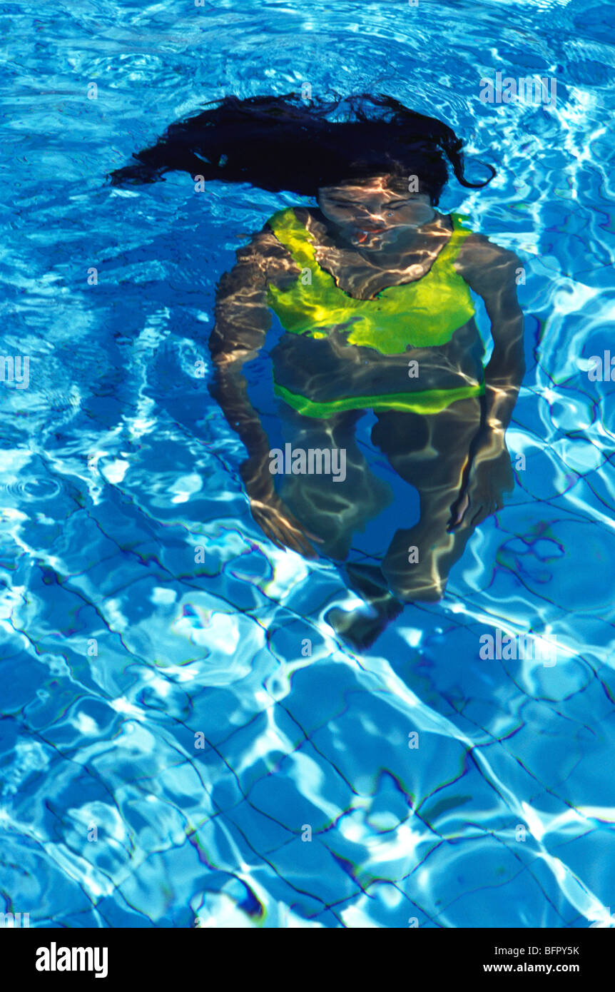 Drowned woman bikini hi-res stock photography and images - Alamy
