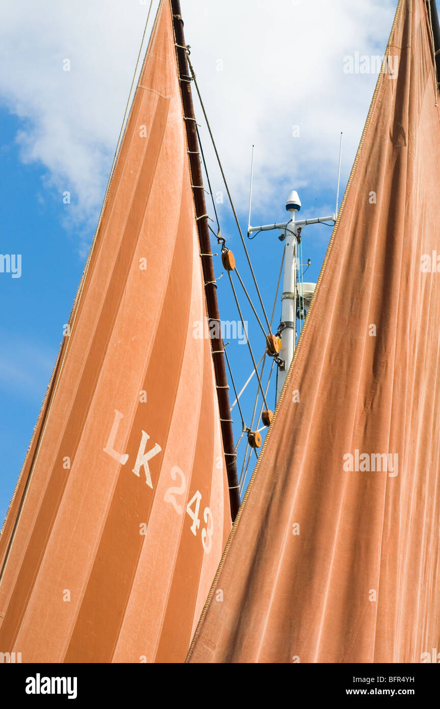 Fishing boat sails mast hi-res stock photography and images - Alamy