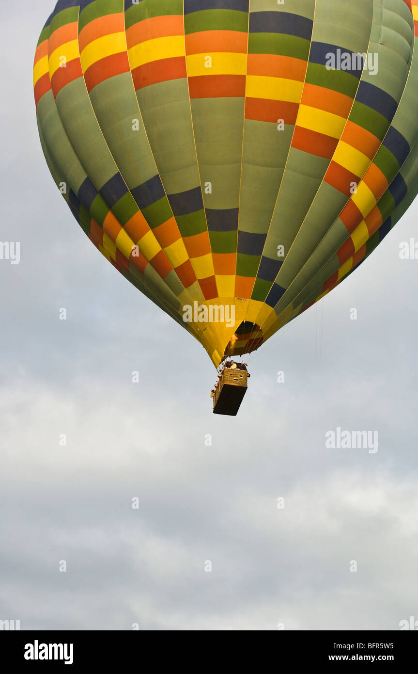 Air balloon in flight hi-res stock photography and images - Alamy