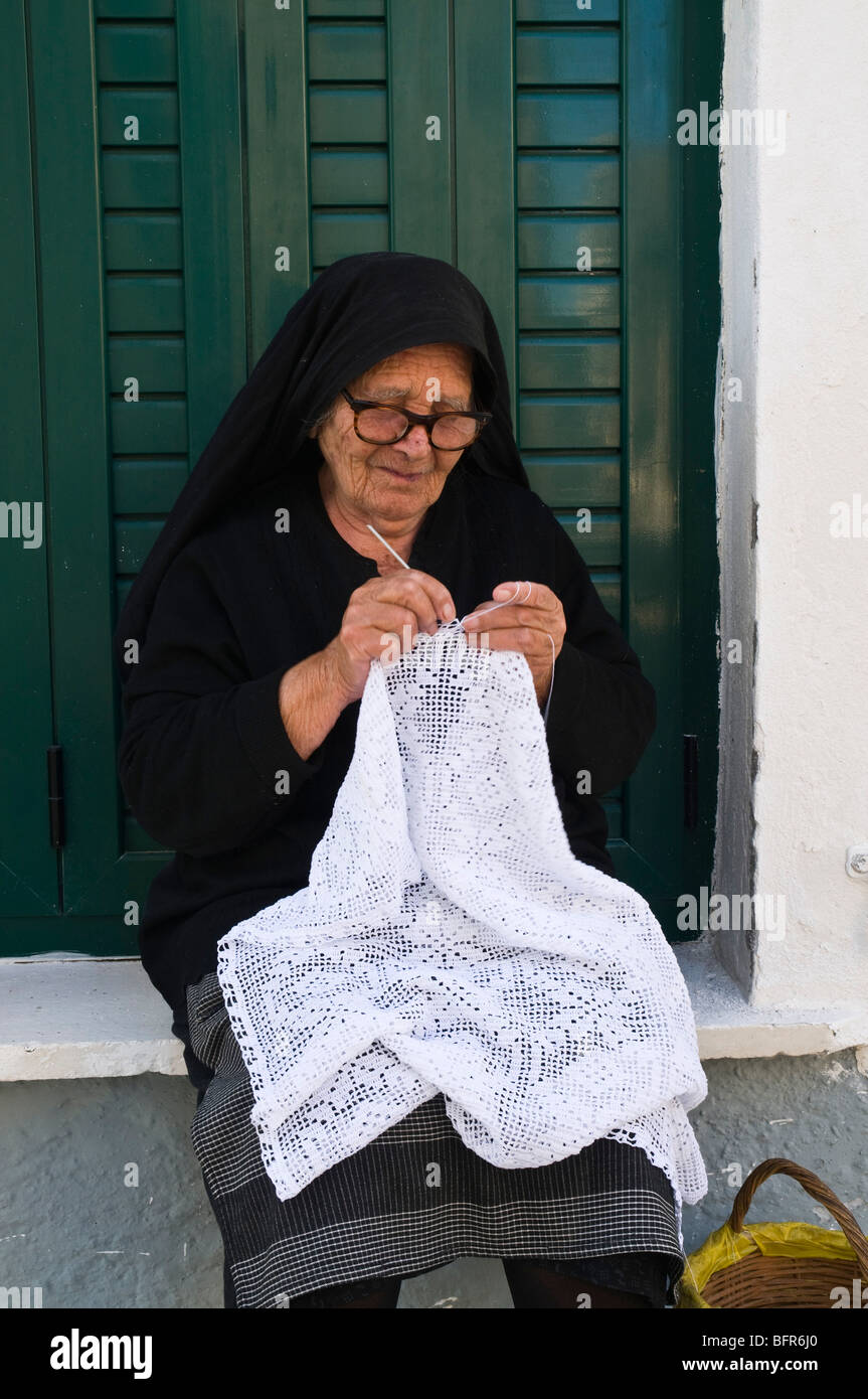 dh Prina AGIOS NIKOLAOS GREECE CRETE Old Cretan woman crocheting lace ...