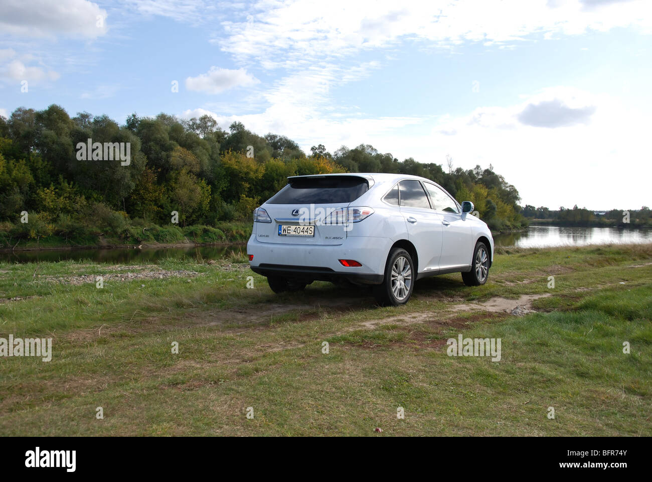 Lexus RX 450h (hybrid SUV) - 2009 - white - five doors (5D) - Japanese ...