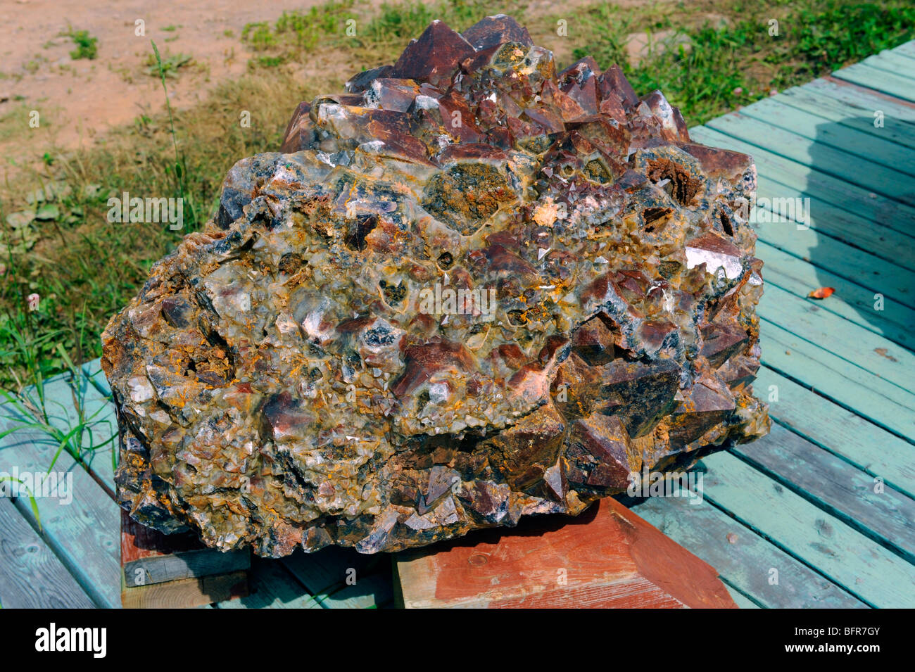 Displays of samples at Amethyst Mine along Northern Shore of Lake ...
