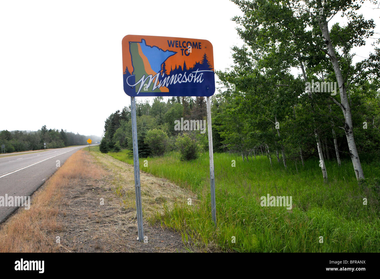 Welcome minnesota sign border entry state road hi-res stock photography ...