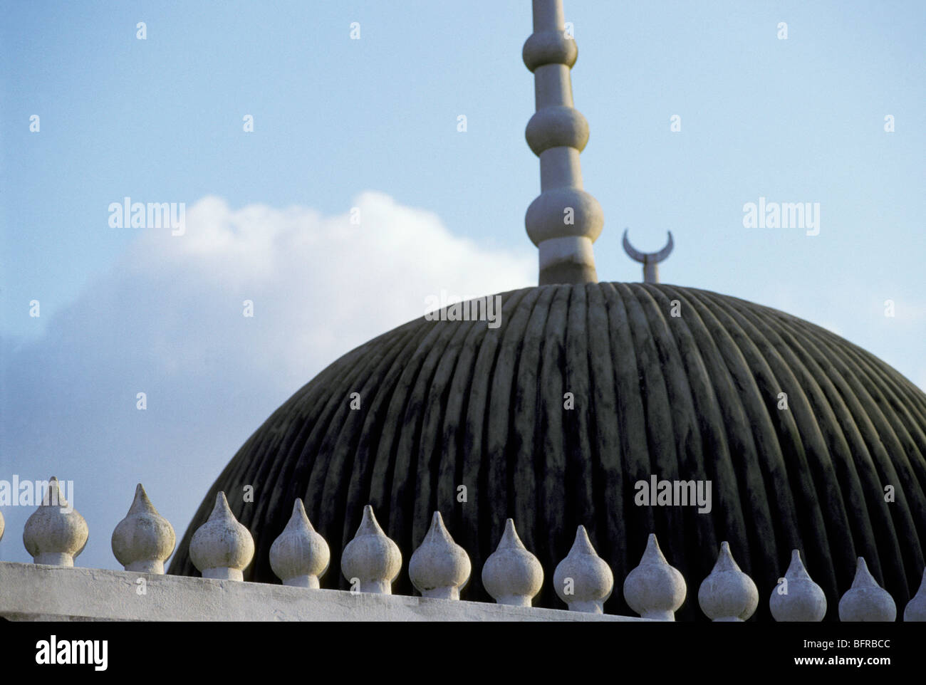 Close up roof mosque hi-res stock photography and images - Alamy
