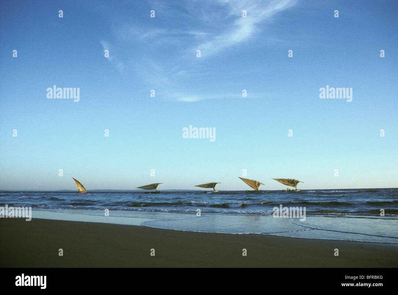 Dhows off beach Praia do Tofo (Tofu Stock Photo - Alamy