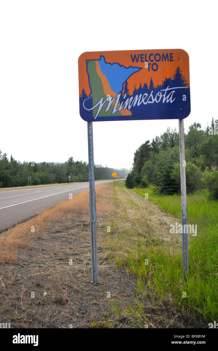 Welcome minnesota sign border entry state road hi-res stock photography ...