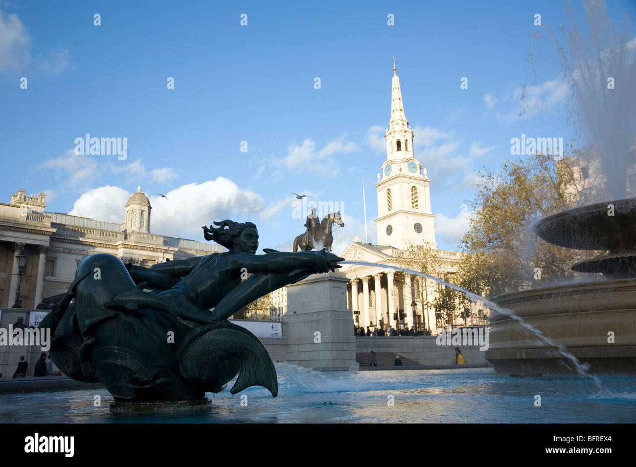 Trafalgar Square Fountains High Resolution Stock Photography and Images ...