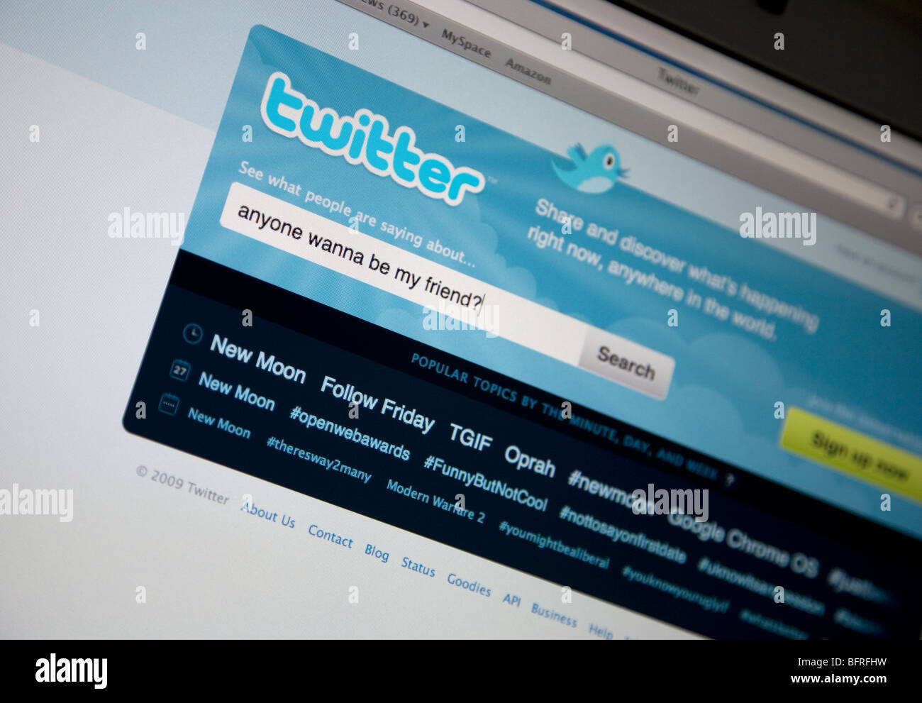 Twitter screen page Stock Photo - Alamy