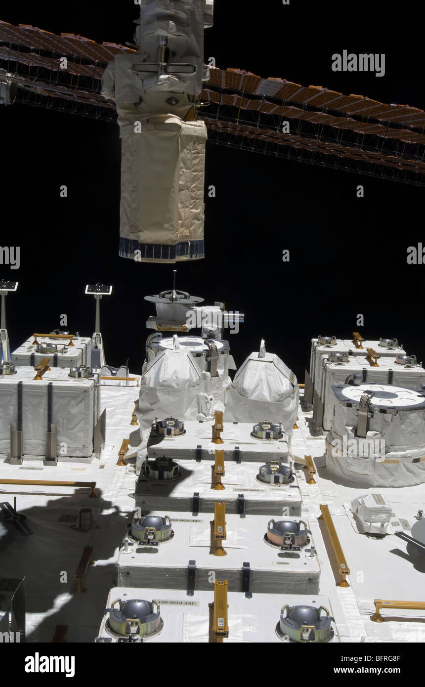 Kibo exposed facility hi-res stock photography and images - Alamy