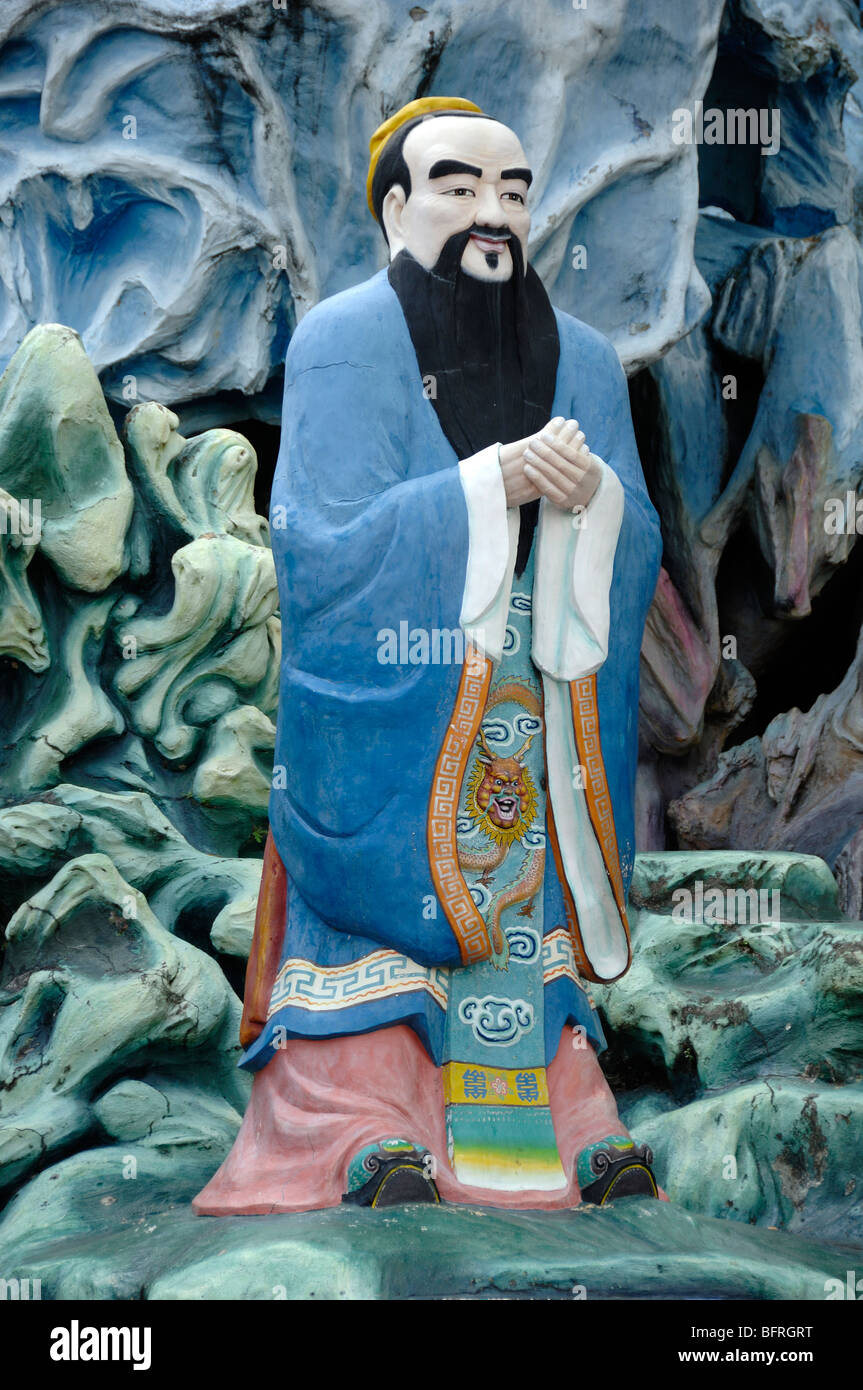 Full length social statue hi-res stock photography and images - Alamy