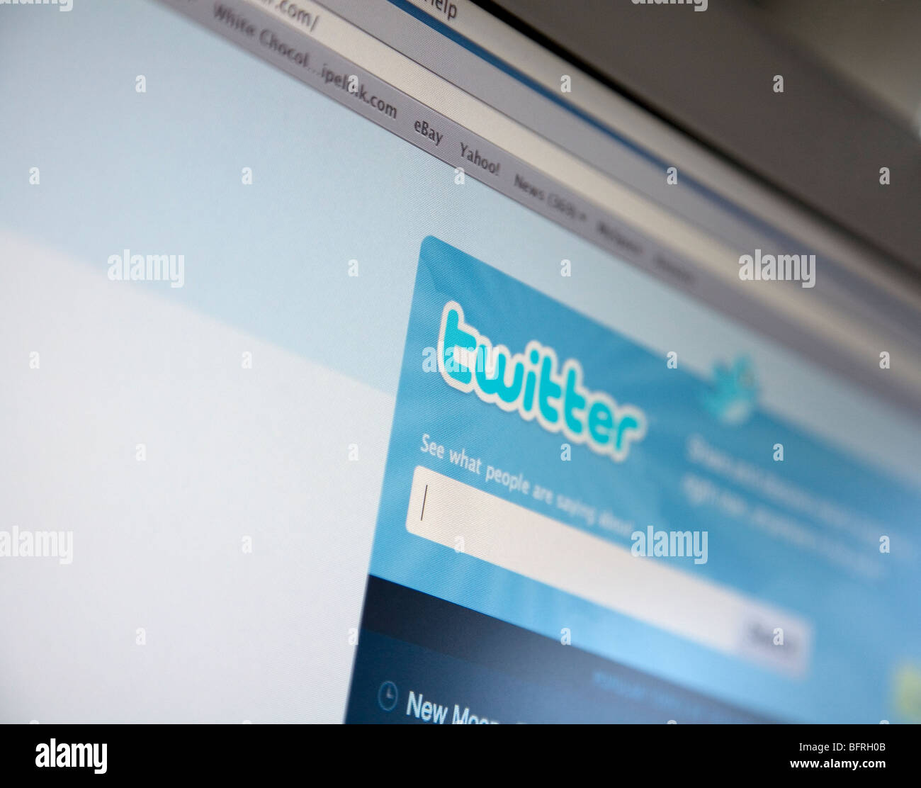Twitter screen page Stock Photo - Alamy