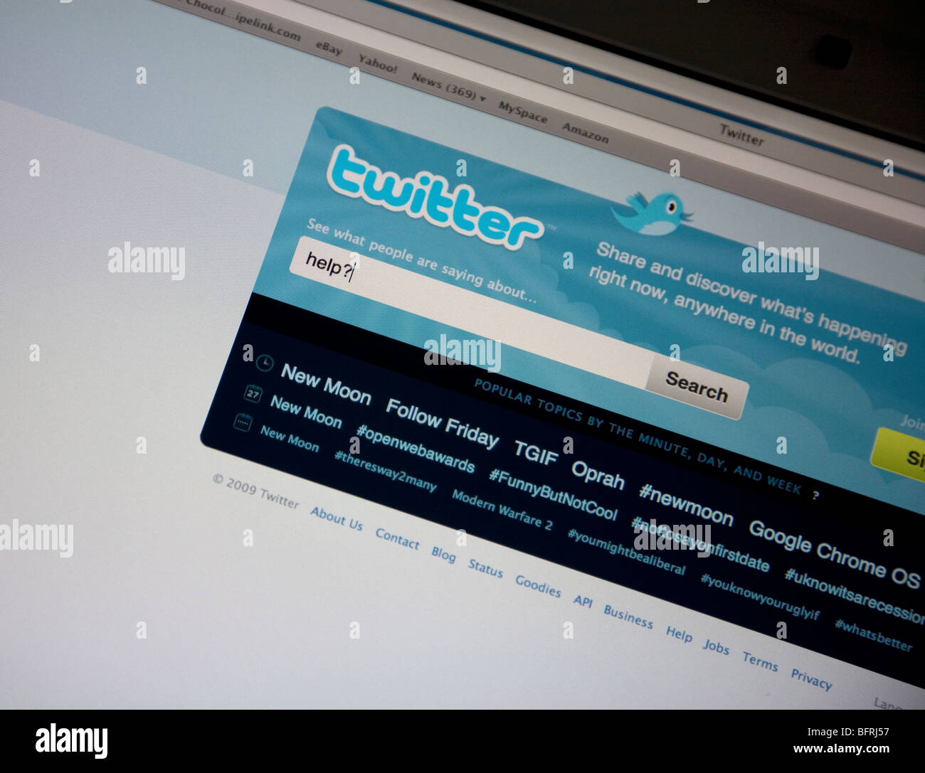 Twitter screen page Stock Photo - Alamy