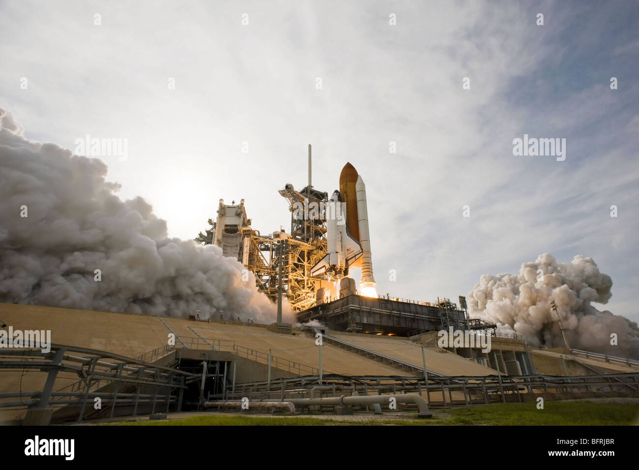 Shuttle nose cone hi-res stock photography and images - Alamy