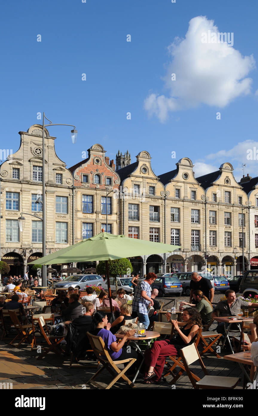 People relaxing in summer afternoon sunshine at a pavement café in ...