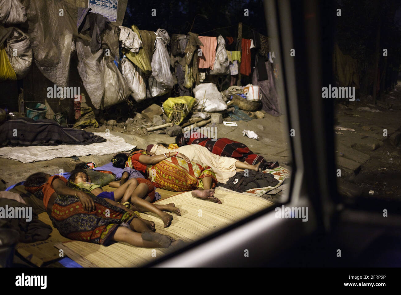Homeless family sleeping under a bridge in Kolkata, India Stock Photo ...