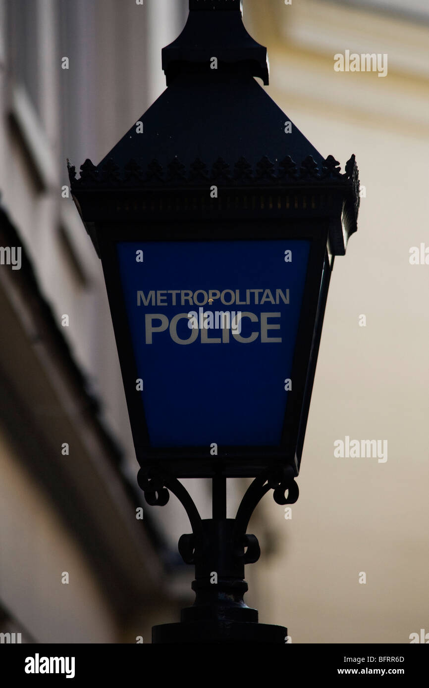 Metropolitan police sign hi-res stock photography and images - Alamy