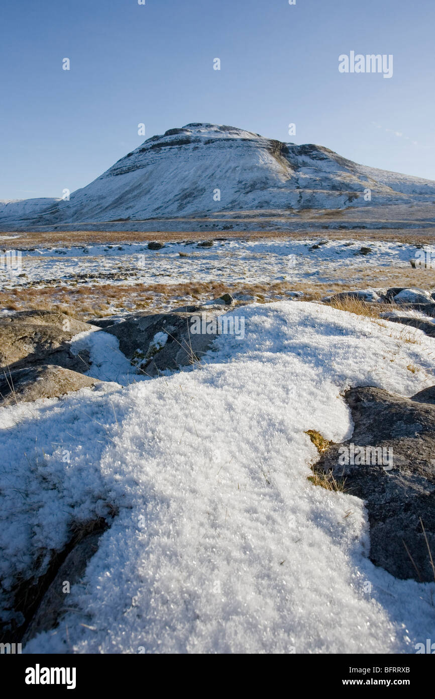 Ingleborough Hill, UK Winter snow scene at White Scars, near Chapel-Le ...
