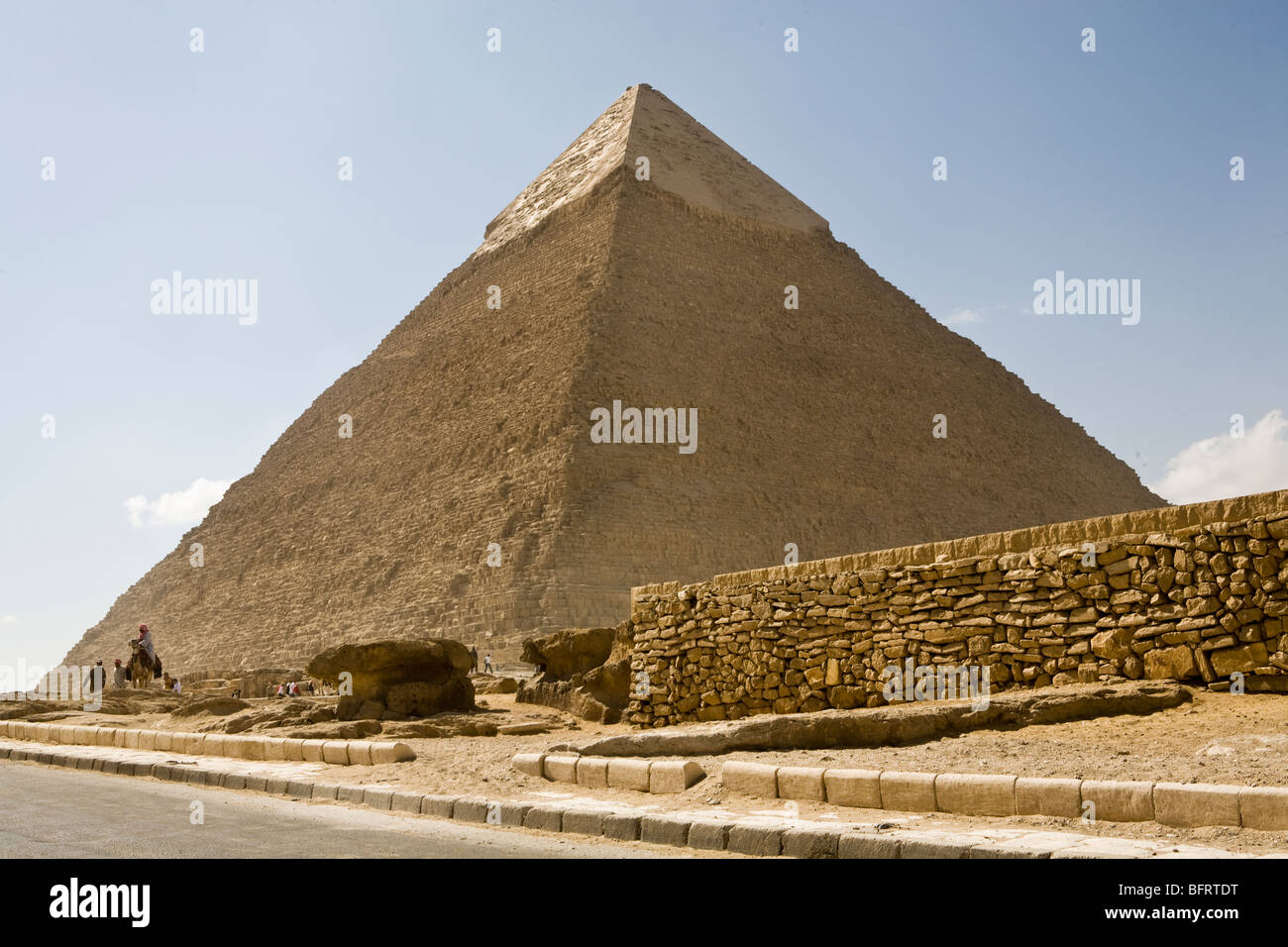 Pyramid of Khafre on the Giza plateau, the Great Pyramids of Giza ...