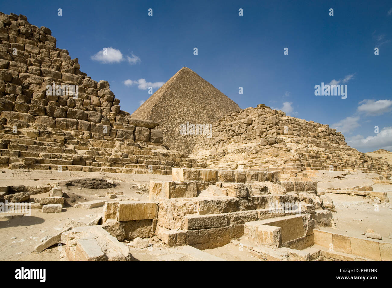 Pyramid of Khufu on the Giza plateau, the Great Pyramids of Giza, Cairo ...