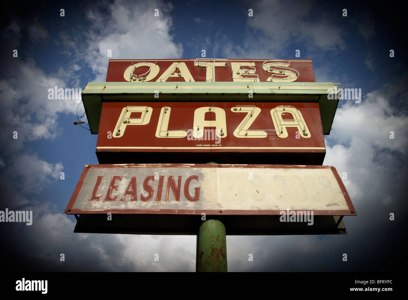 Shopping center 1950s hi-res stock photography and images - Alamy