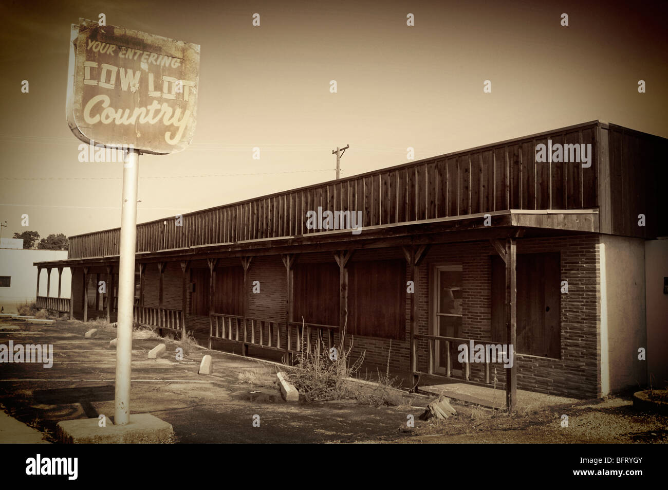 Row shops usa empty hi-res stock photography and images - Alamy