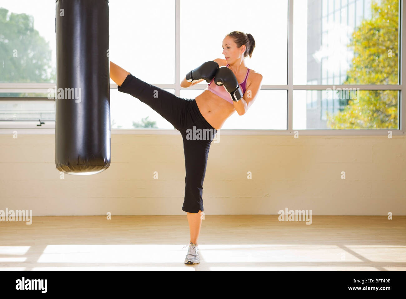 Kickboxing hi-res stock photography and images - Alamy