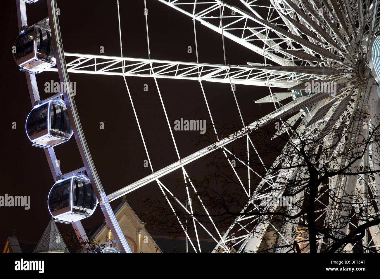 A night shot of the big wheel, the Sheffield Eye, on Fargate, Sheffield ...
