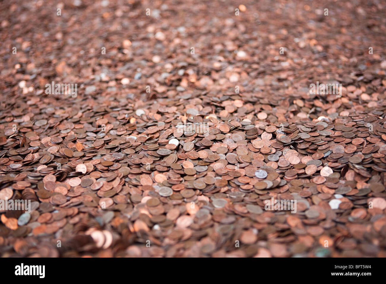 Pile of u s coins hi-res stock photography and images - Alamy