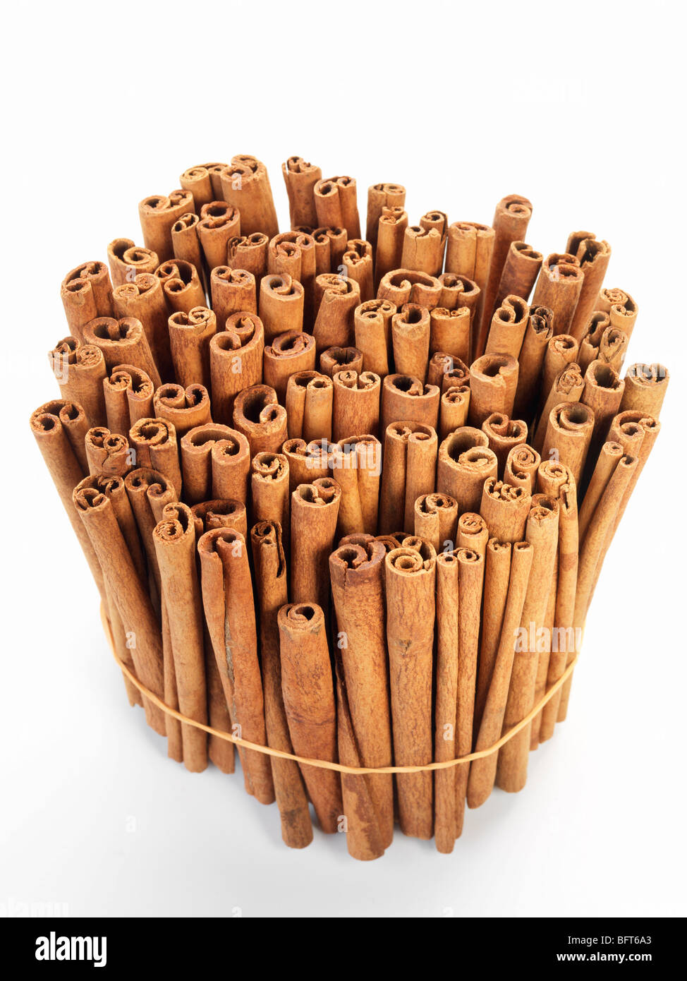 Images of cinnamon sticks hi-res stock photography and images - Alamy