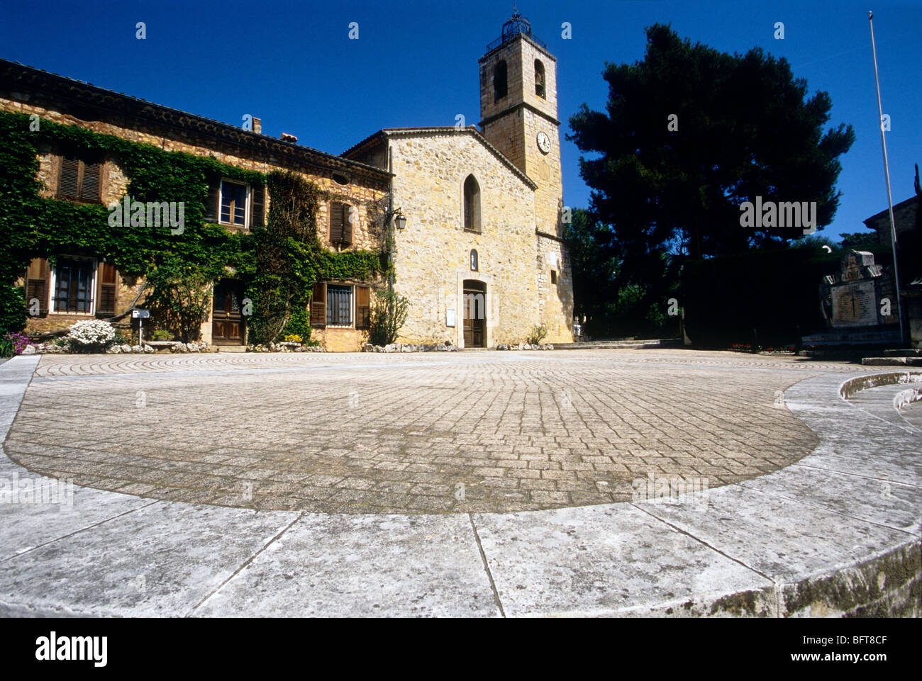 The main square of the village of Le Rouret Stock Photo - Alamy